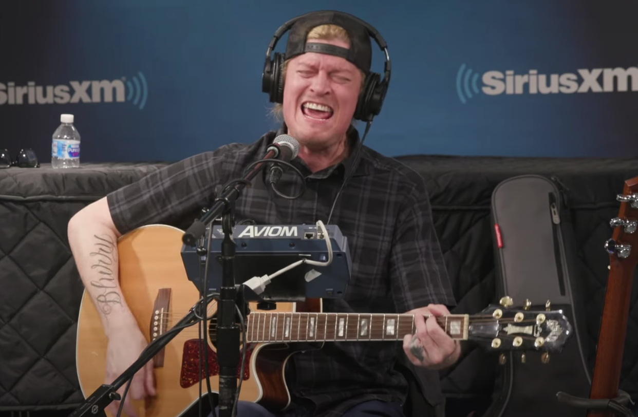 Watch the Puddle Of Mud singer do the WORST cover of Nirvana ever!