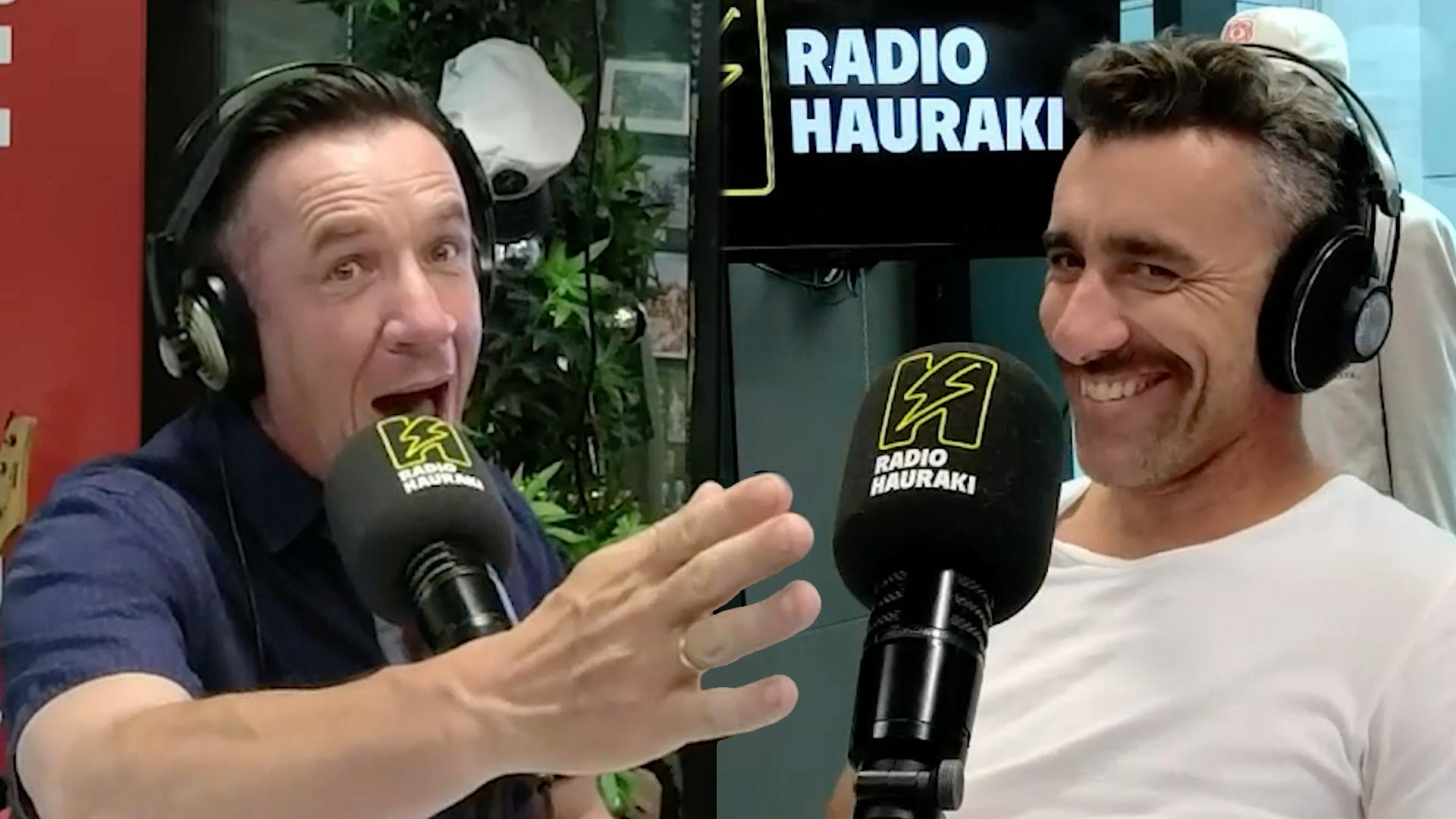 How Jase drives with his "milky eyes"